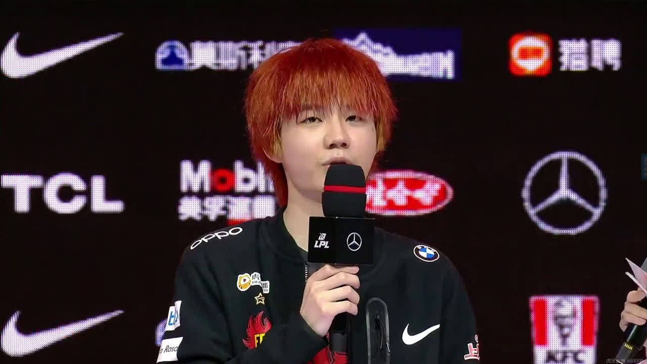 赛后采访FPX.Crisp：看了一张照片觉得挺好的就染了红头发_新浪新闻