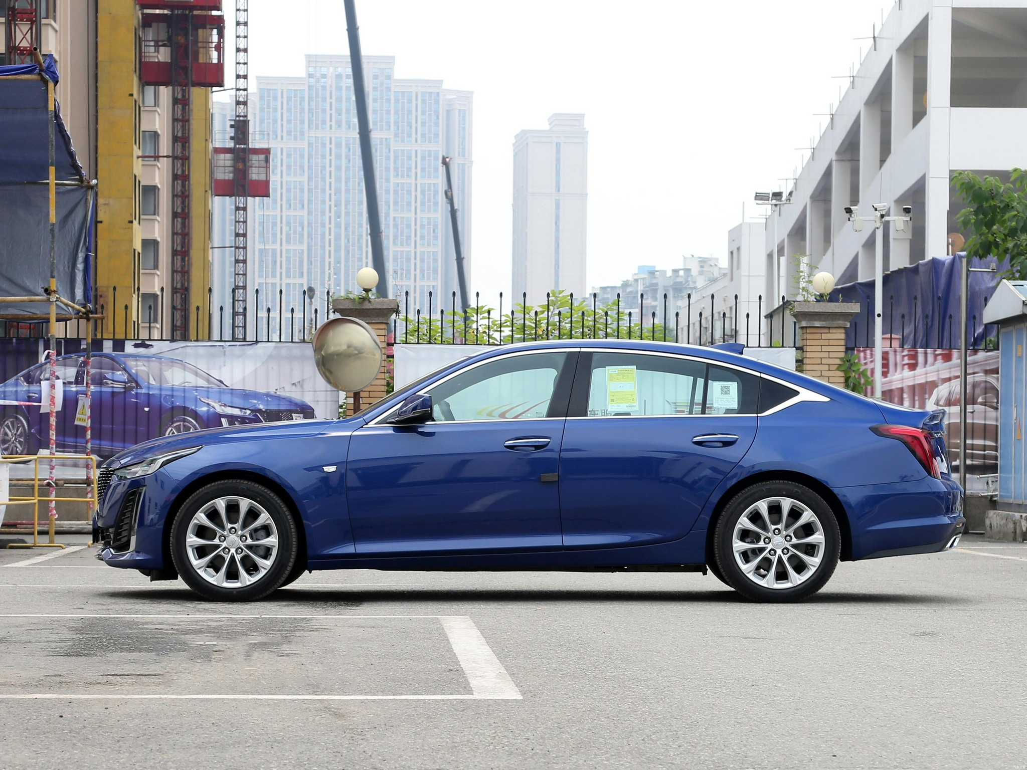 想买豪华品牌轿车，凯迪拉克CT5与雷克萨斯ES200怎么选