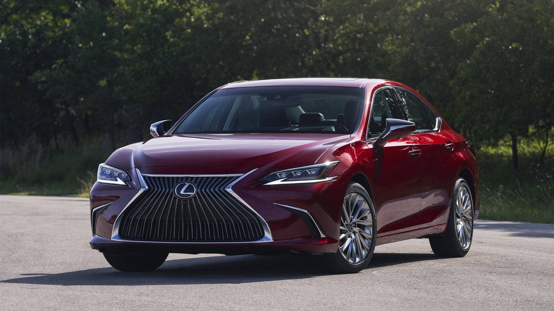 想买豪华品牌轿车，凯迪拉克CT5与雷克萨斯ES200怎么选