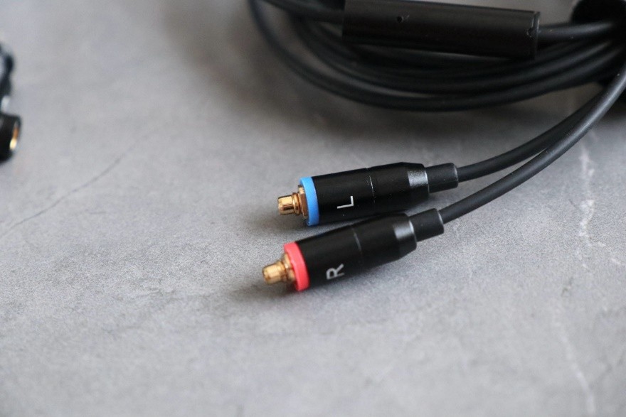 体验一款带MMCX接口的百元有线耳机-竹林鸟·百灵