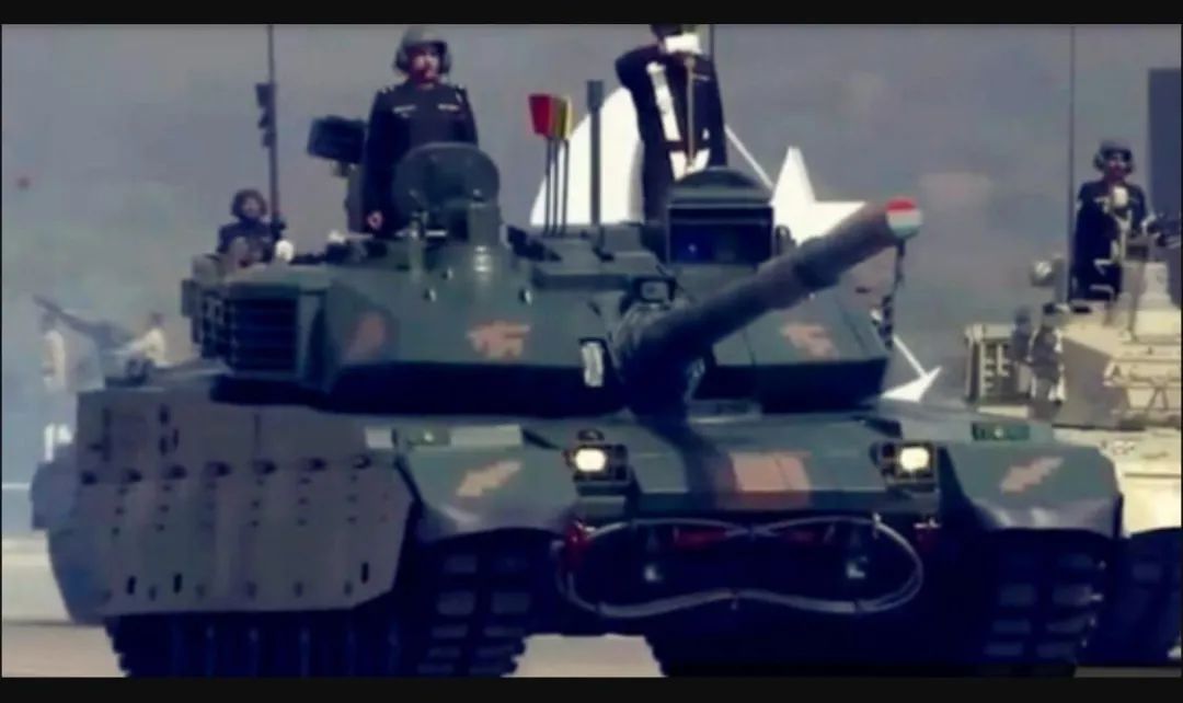 巴基斯坦VT-4坦克配钨合金穿甲弹，美媒：轻松打穿印度最顶级坦克