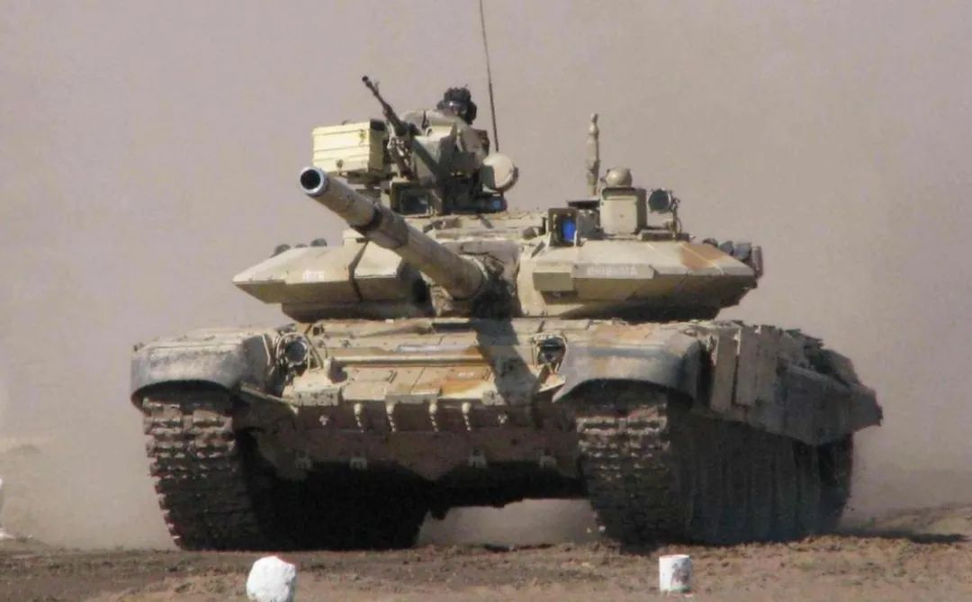 巴基斯坦VT-4坦克配钨合金穿甲弹，美媒：轻松打穿印度最顶级坦克