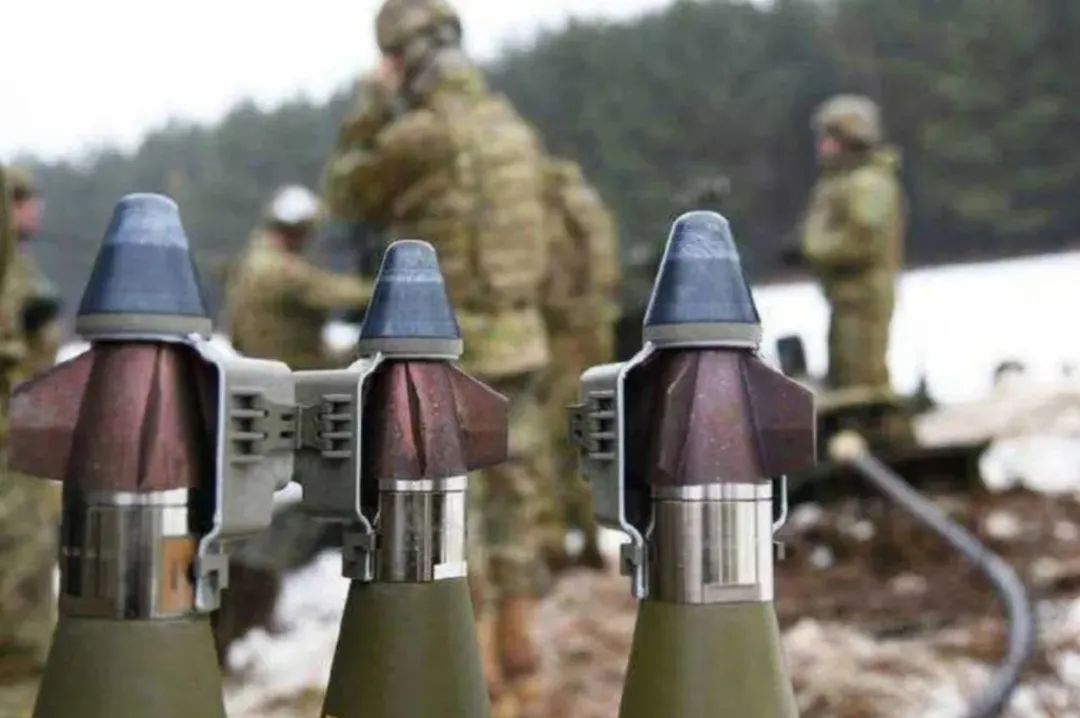 中国神奇引信曝光，北斗卫星制导，炮弹1秒变导弹，精度提高30倍