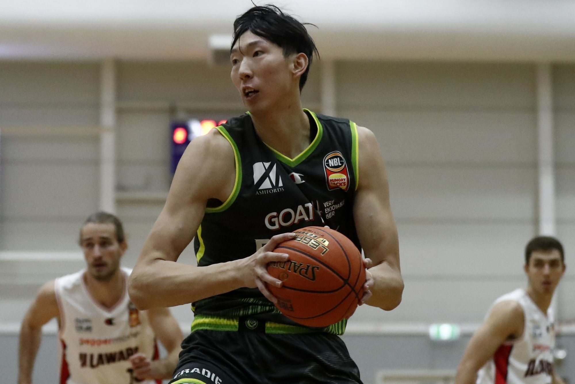 名嘴曝NBA球队打听周琦！澳洲联赛表现引关注，已成球队绝对主力