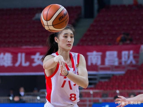 18岁，首次亮相WCBA！身高187cm，女篮顶级颜值！又美又能打啊|内蒙古|女篮|卓识_新浪新闻
