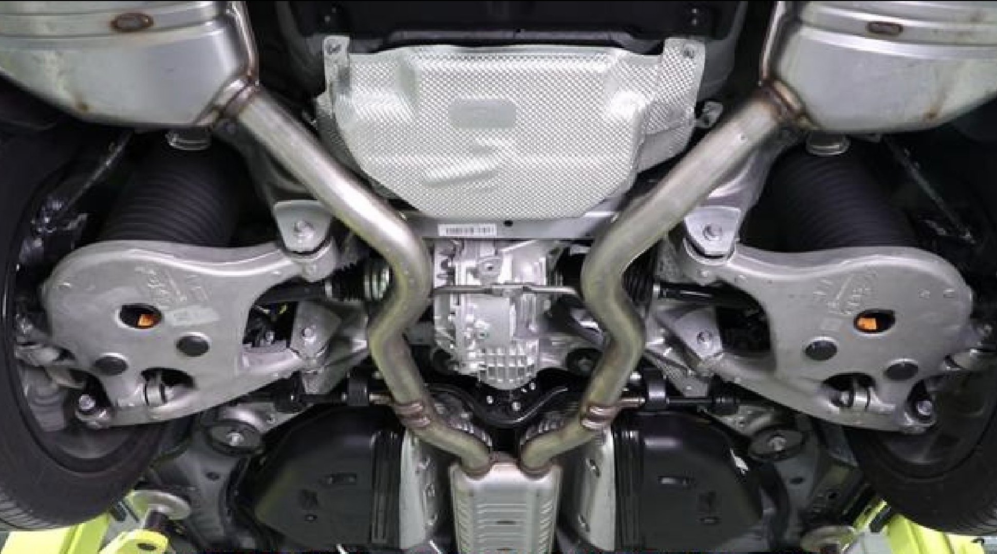 红旗H9底盘对比沃尔沃S90，H9全铝底盘材质厚道！ 90|两车对比|中高级车导购|红旗_新浪新闻