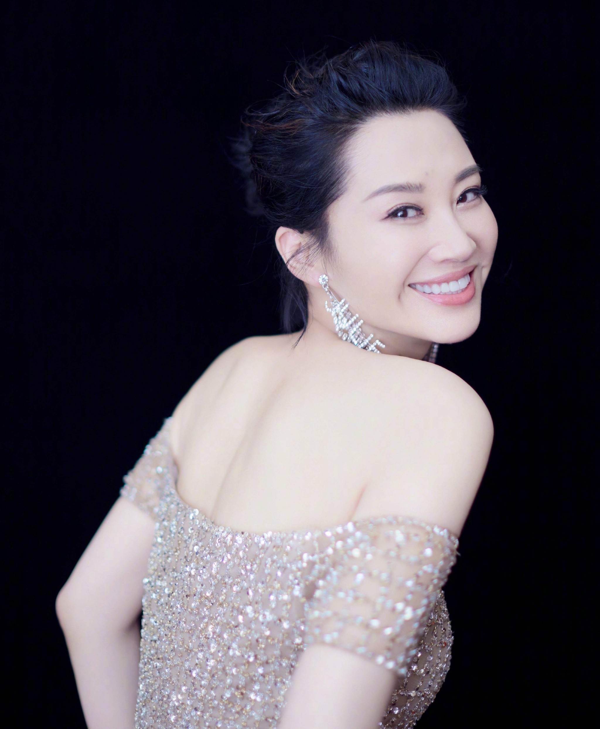 至今未婚的10位大龄女星,各有各的苦衷,最小42岁,最大62岁