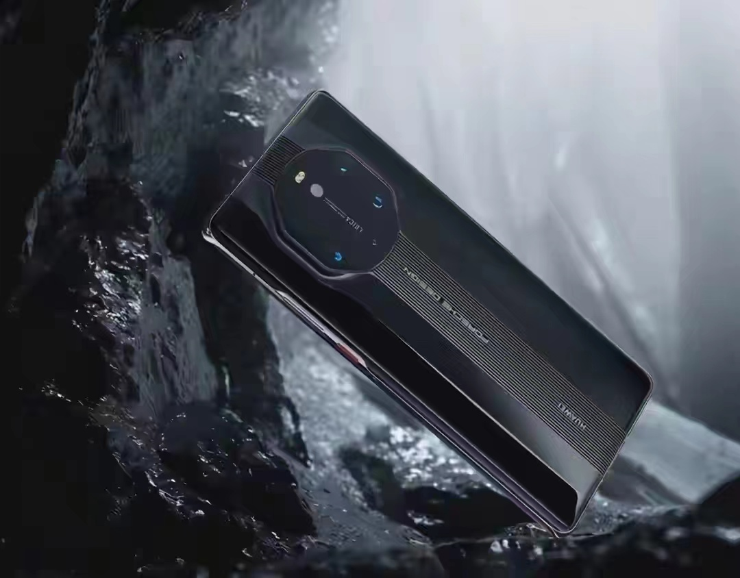 华为Mate50 RS保时捷真机曝光：鸿蒙3.0+屏下相机，有望支持5G|保时捷|华为|相机_新浪新闻