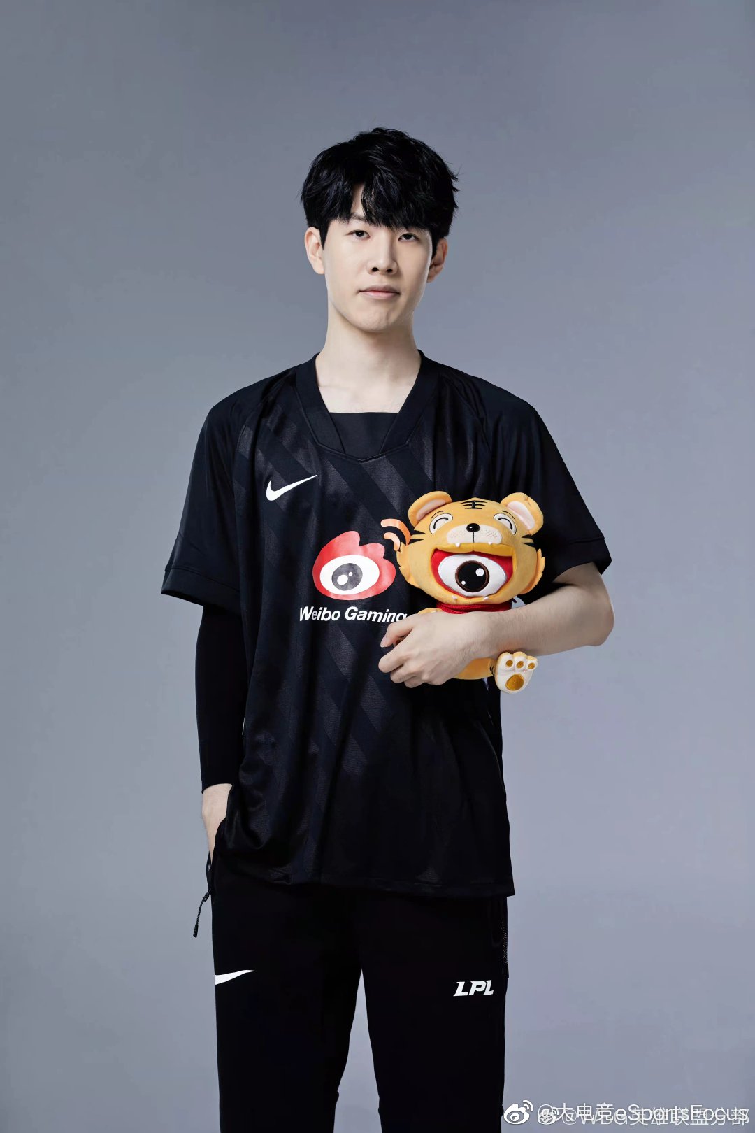 TheShy定妆照|定妆|英雄联盟|春游_新浪新闻