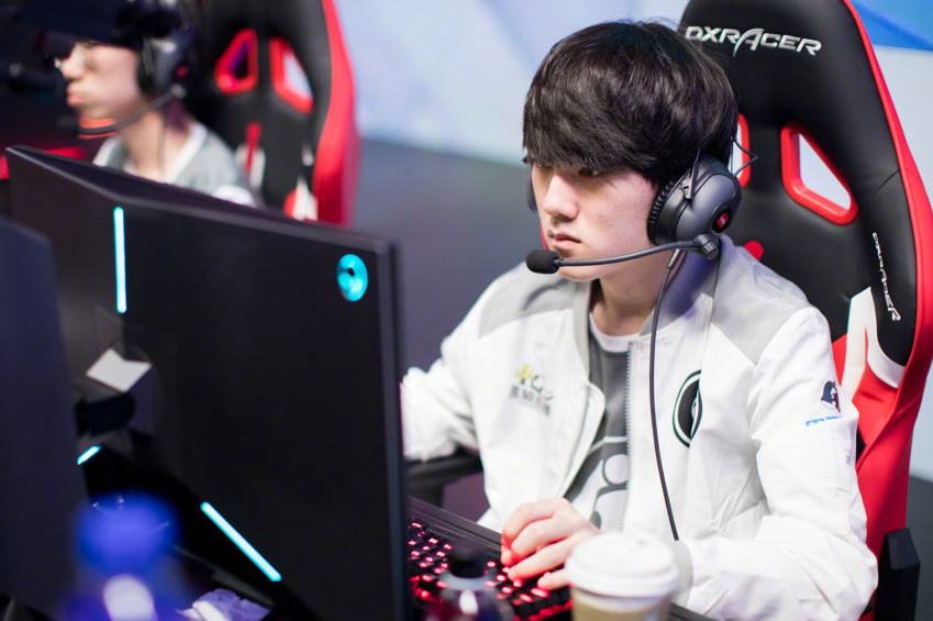 JKL的妹妹远赴海外打比赛？欧洲赛区首位女性ADC选手撞脸JKL！