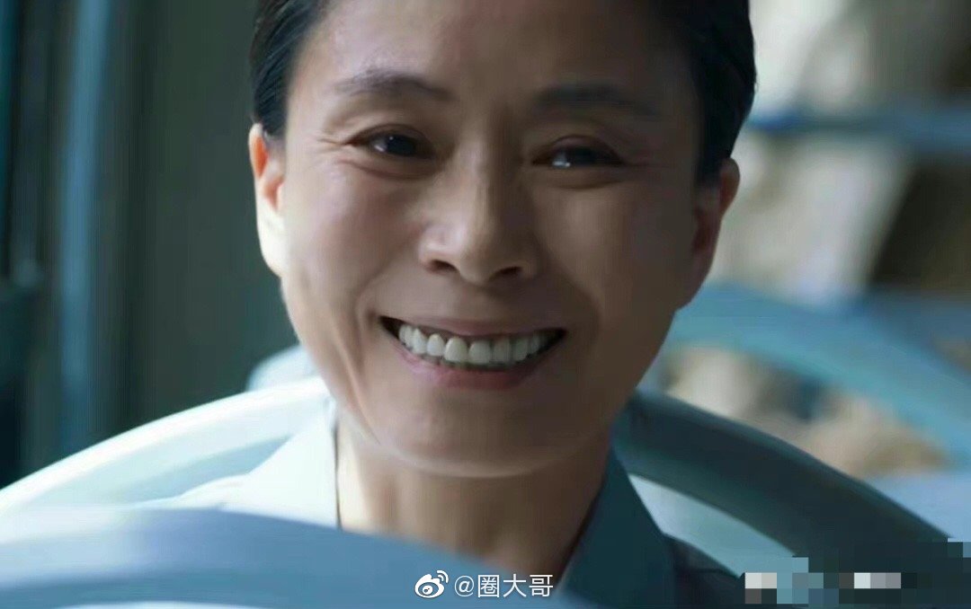 锅姨不愧是锅姨,开端采访问到刘丹:演得最爽是哪一场戏? 刘丹 新浪新闻