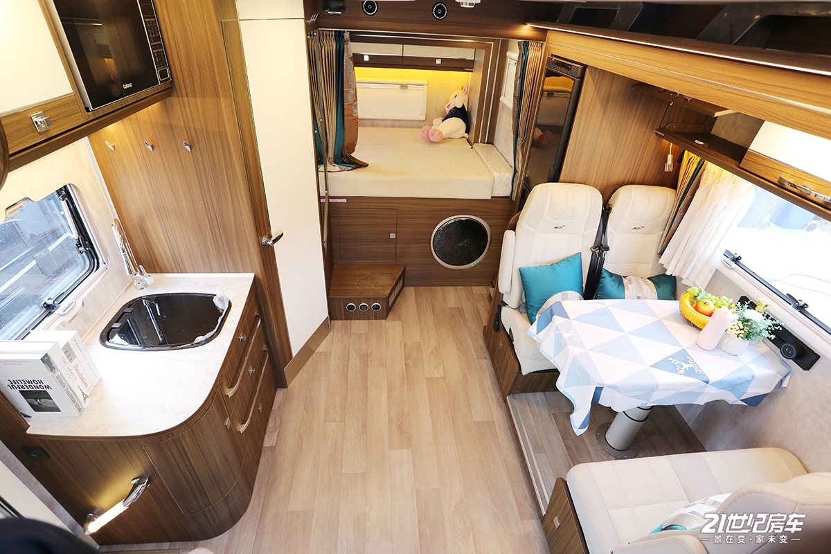 奇瑞新款V820房车发布！全车配15度电/300L水箱，吃喝拉撒全搞定