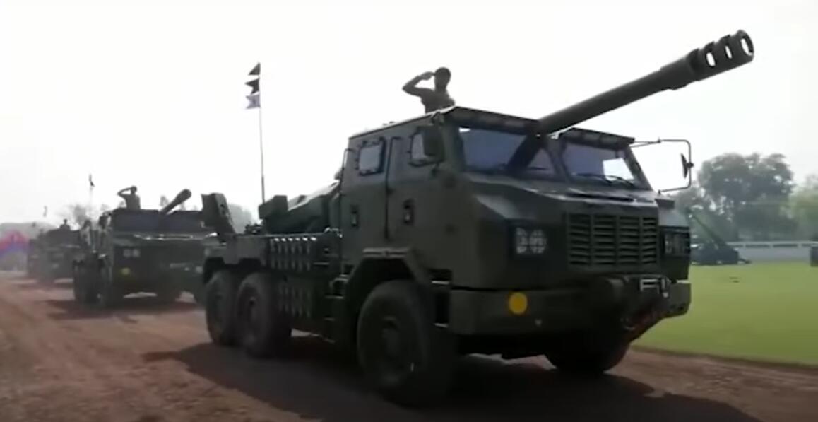 巴基斯坦正式接装SH-15车载加榴炮，陆军参谋长巴杰瓦上将出席服役仪式