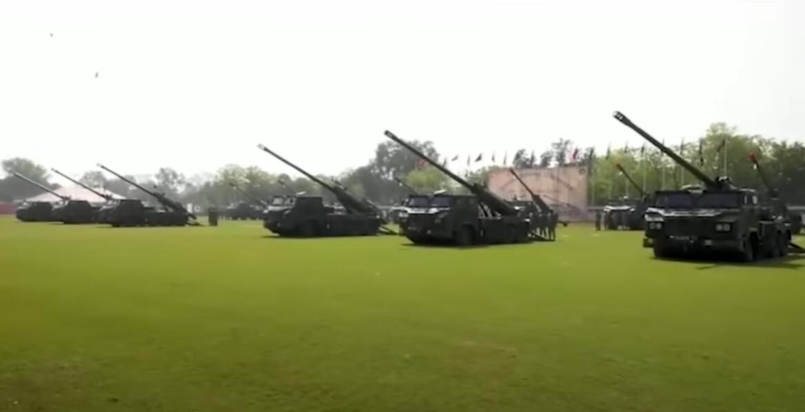 巴基斯坦正式接装SH-15车载加榴炮，陆军参谋长巴杰瓦上将出席服役仪式