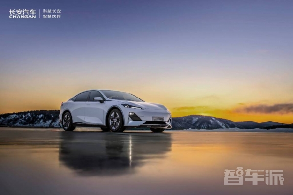长安C385电动轿车亮相 纯电版续航515km 这颜值爱了-新浪汽车