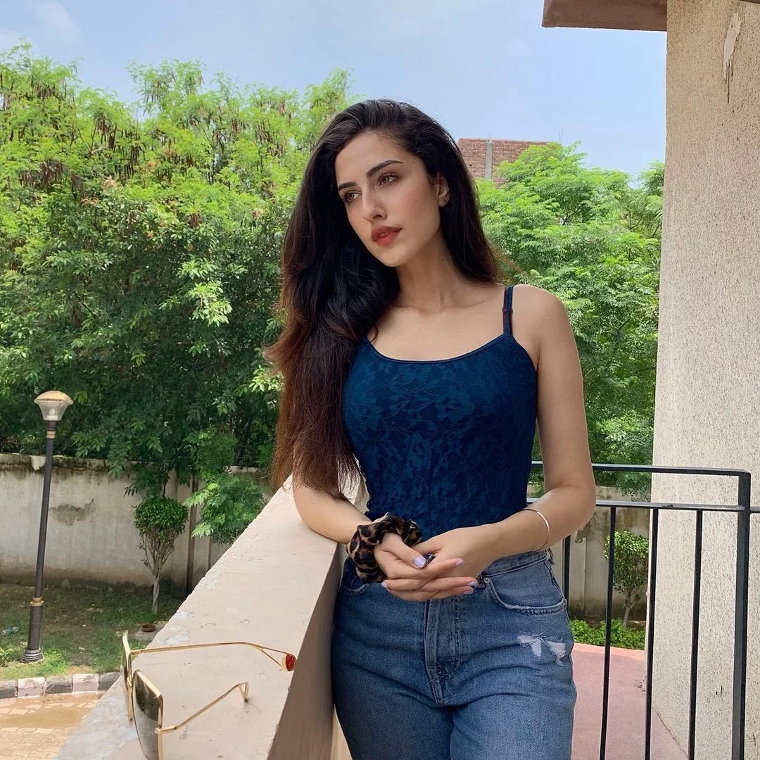 最近印度娱乐圈升起的一颗新星萨姆琳·考尔(Samreen Kaur)|考尔|印度|选美_新浪新闻