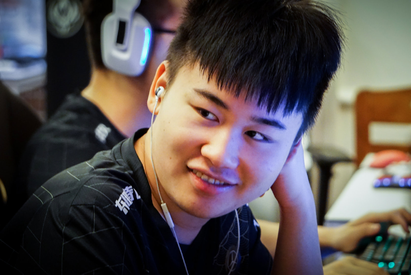 玩加专访 RNG.Wei：很想和T1的Oner选手交手|WEI|rng|MSI_新浪新闻