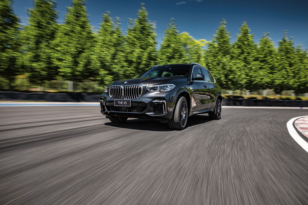 豪华、赛道、越野，宝马X5L带来的“全家桶”究竟香不香？