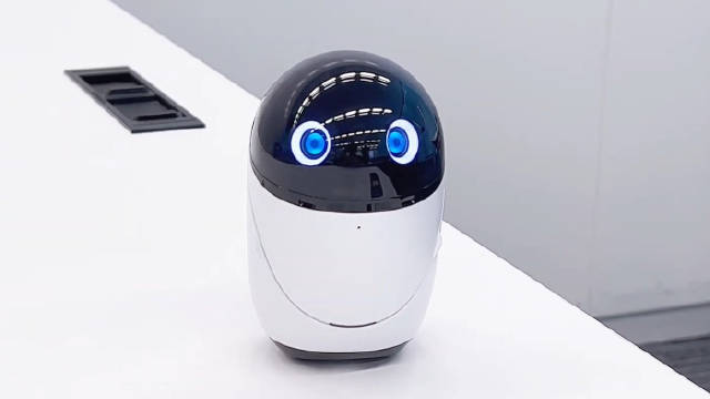 索尼的通讯机器人“poiq”|索尼|机器人_新浪新闻