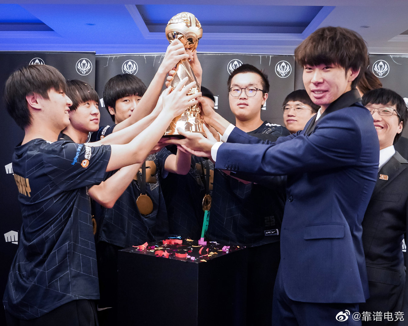 LOL官推：已经过去一周了 cr.twi LoL Esports|LOL_新浪新闻