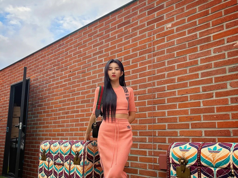 身高157CM，比例出众，(G)I-DLE田小娟，秀出纤细腰围魅力爆发|腰围|身高|田小娟_新浪新闻