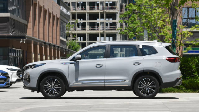 预算15万以内家用SUV，体验瑞虎8PLUS、瑞虎8PRO，空间大动力强悍|汽车资讯|11-15万suv|奇瑞_新浪新闻