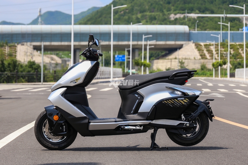 内燃机死忠露出微笑 试春风极核AE8 S+