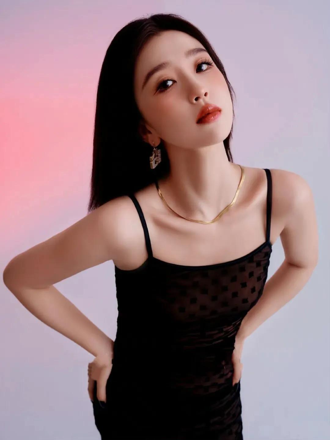 虞书欣黑金AI风造型，喜欢吗？ -6park.com