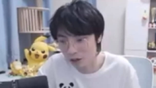 直播分享：@Gemini郭家毅 直播间AG&Hero粉丝疯狂battle 跪求别奶|AG|battle|Hero_新浪新闻