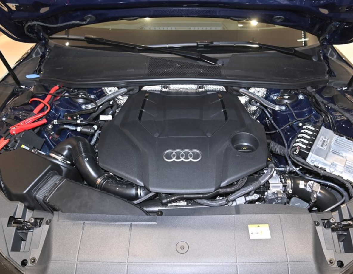 上汽奥迪A7L配六缸发动机，最新一代四驱系统满足驾驶乐趣