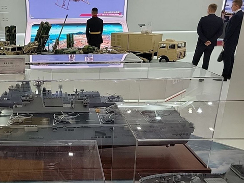 075与运20摆上展台！中国外贸出口武器上新，052D外贸版同期亮相|巴基斯坦|外贸|外贸版_新浪新闻