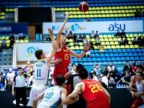 终场前3分钟8次失误！中国U18男篮惨遭逆转，青训究竟路在何方？|CBA|哈萨克斯坦|男篮_新浪新闻