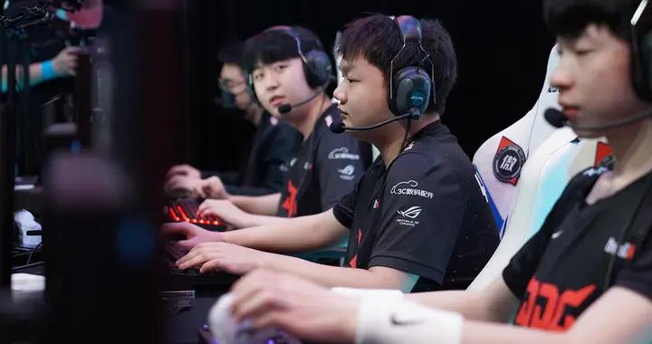 这次不拉扯了？369彗星星蚀剑魔太猛了，打出季后赛第一个3-0战绩|剑魔|369|lpl_新浪新闻