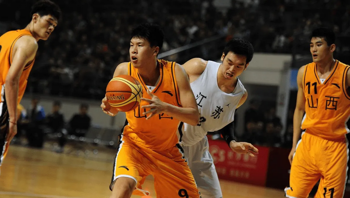 土豪的诱惑！CBA劲旅为何开顶薪依旧留不住人？2个字解释缘由|闫鹏飞|CBA|山西男篮_新浪新闻