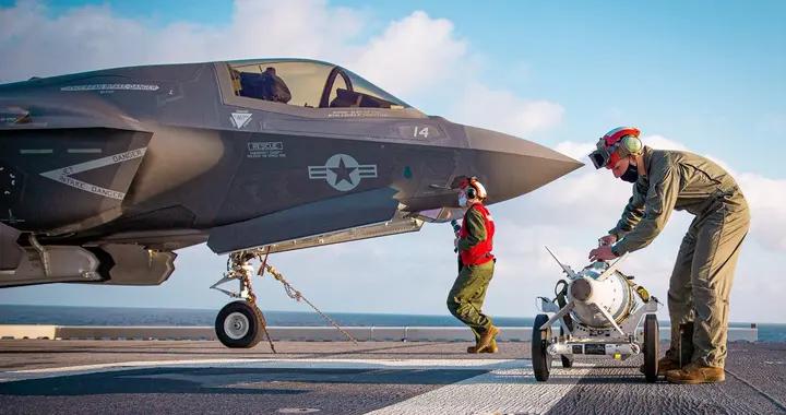 美军闪电航母闯东海，F35B密集起降，歼20亮相长春航展，大方展示|美国海军|战斗机|美利坚号_新浪新闻