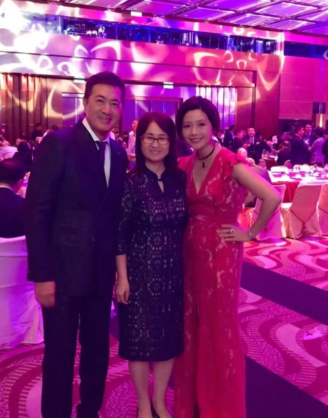 贵气十足！53岁TVB前女星罕见露面，息影多年成上市公司执行董事