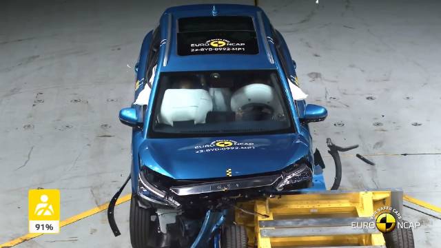 比亚迪Atto 3(国内为元PLUS)在ENCAP安全测试中获得五星评级……|碰撞测试|suv评测|新能源_新浪新闻