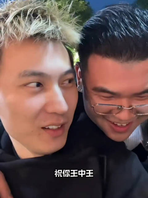 太欢乐啦 Ty老婆晒出KnowKnow婚礼记录！_新浪新闻