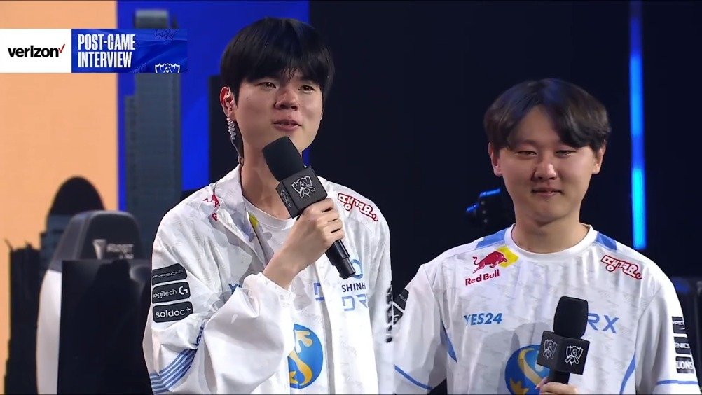 主舞台英文流采访Deft：GEN是很强劲的对手，我们能做的只有好好应对赢下比赛_新浪新闻