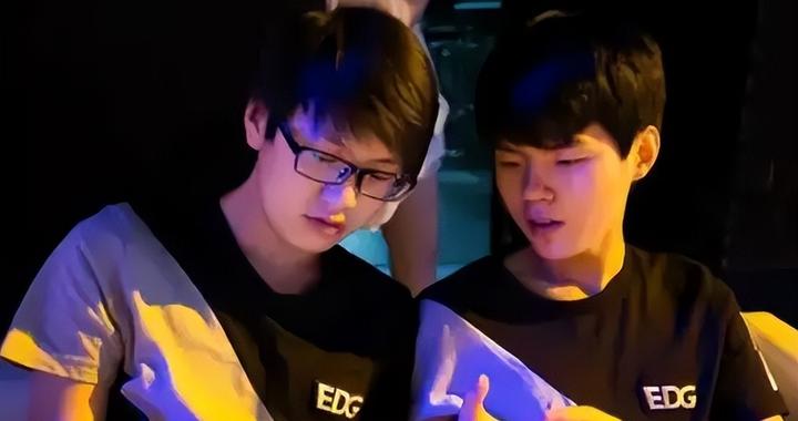 Deft主动切割关系？称只怀念前队友，希望大家关注DRX而不是EDG|edg|Deft|lpl_新浪新闻