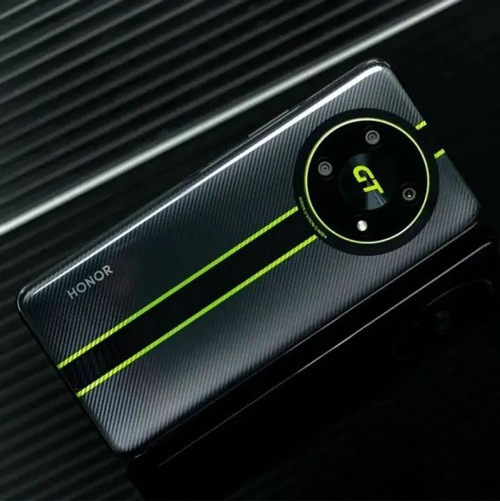 游戏和拍照只能二选一？2000多元预算，荣耀X40GT、荣耀70你选谁|华为荣耀_新浪新闻