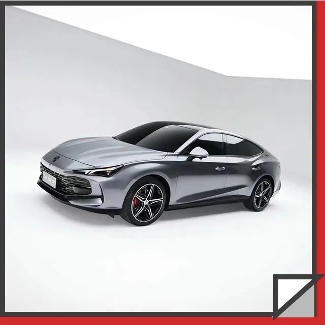 2.0T+9AT，配电动升降尾翼，这台国产家轿跑味十足，年轻人必看！-新浪汽车