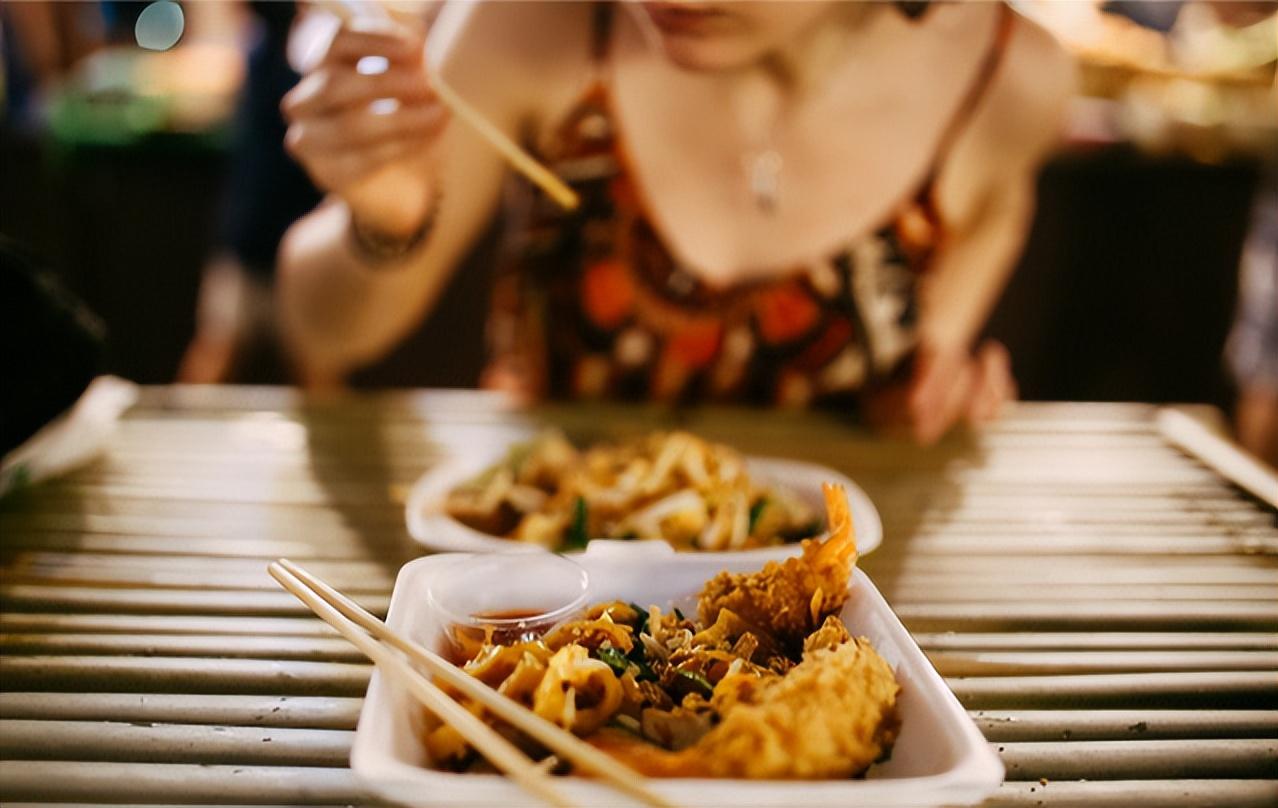 “睡前吃夜宵”真的不好吗?“饿着肚子睡觉”会更健康吗? 肚子 夜宵 热量 新浪新闻