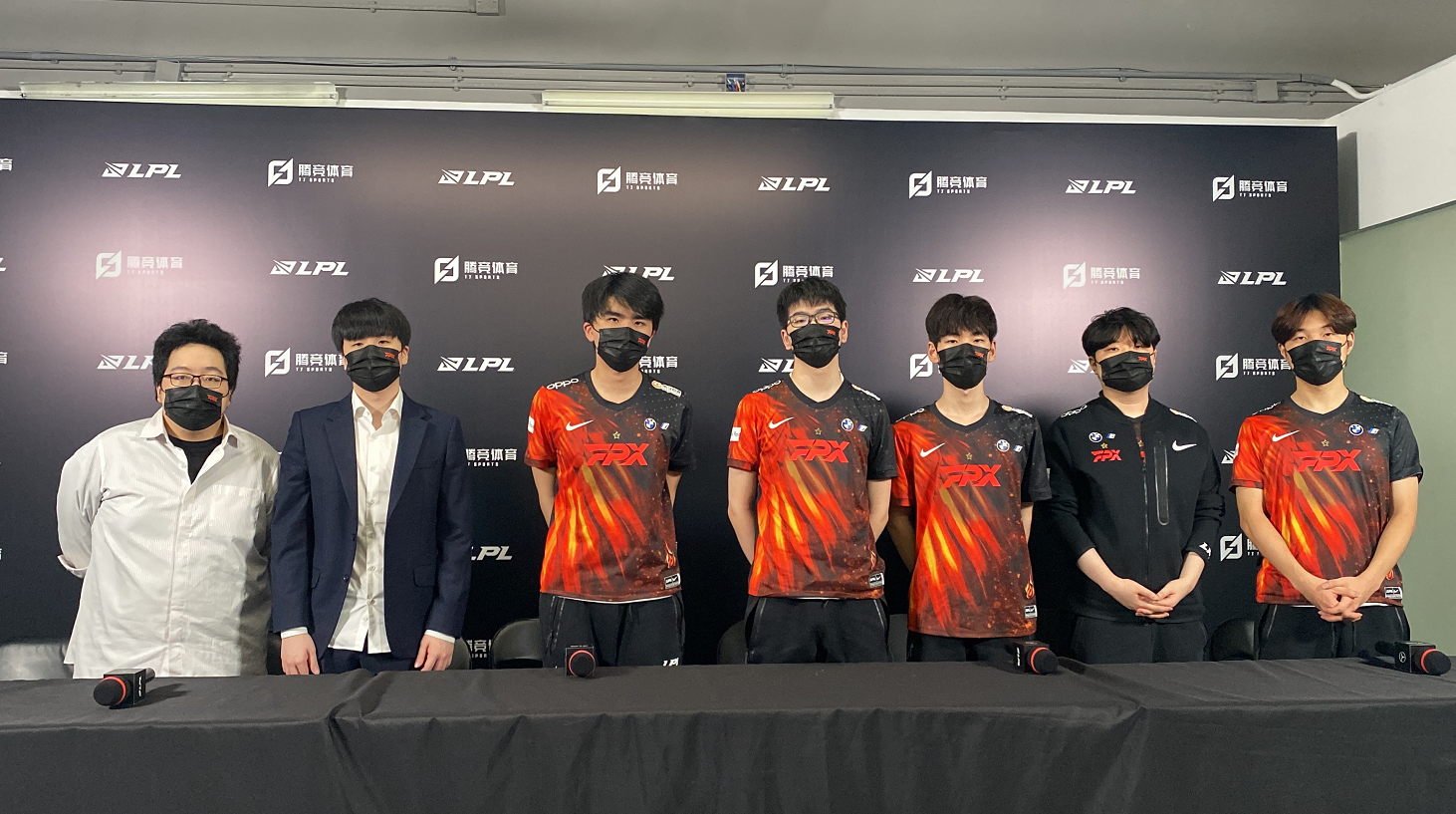 前V5教练揭秘FPX冰岛往事：五人生活没交集，牛宝退钱也要逃离