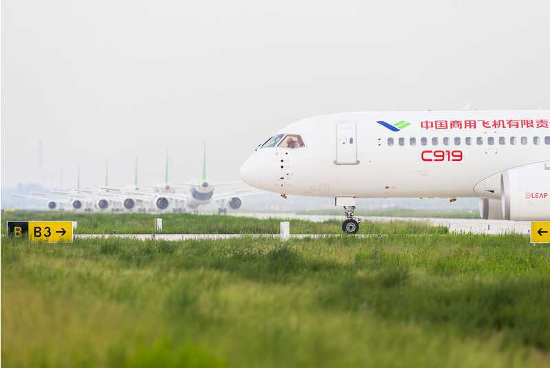 C919交付首家用户前验证试飞 东航第一批飞行员亮相