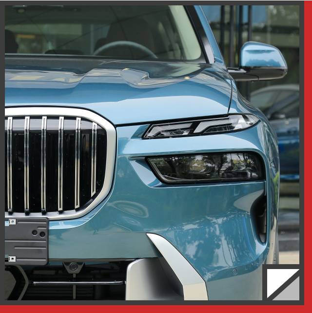 4.4T V8+8AT，配曲面屏，德系旗舰实力依旧，唯独这点惹争议-新浪汽车