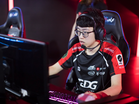 Scout与EDG这件事，到现在终于有点看懂了：说白了就是看腻想分|合约|俱乐部|说白_新浪新闻