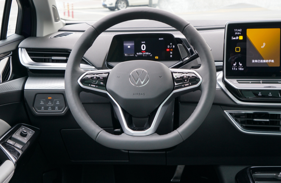 新能源浪潮下，上汽大众的ID6走得更稳，Model Y引发质疑