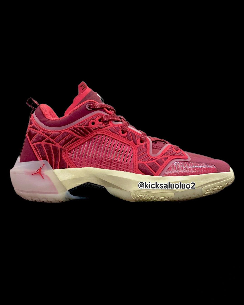 AJ37 Low 新配色曝光！鞋面设计又有变化！