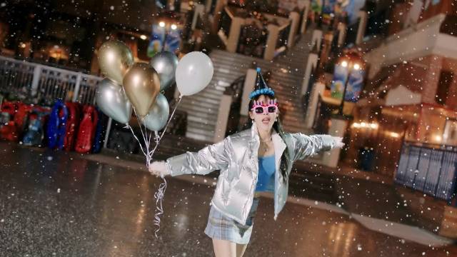 玟星 单曲专辑主打 'PRESENT' MV公开 禁止一切形式的控评……_新浪新闻